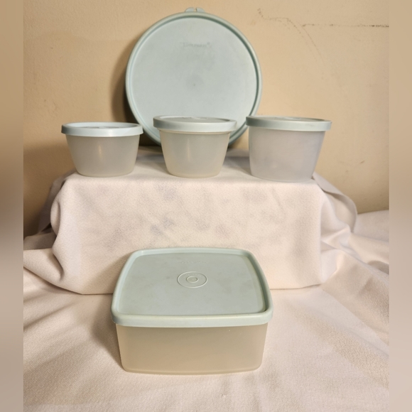 Tupperware | Kitchen | Ten Piece Vintage Tupperware Containers With ...
